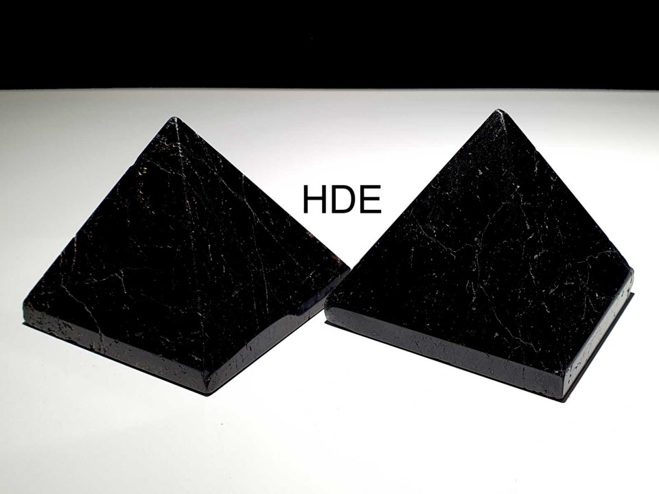 Schwarze Turmalin Pyramide ca 50 mm